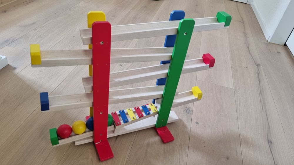 Holzkugelbahn mit Xylophon, farbig (Gebraucht) in Stetten AG für CHF 5 – nur Abholung auf ...