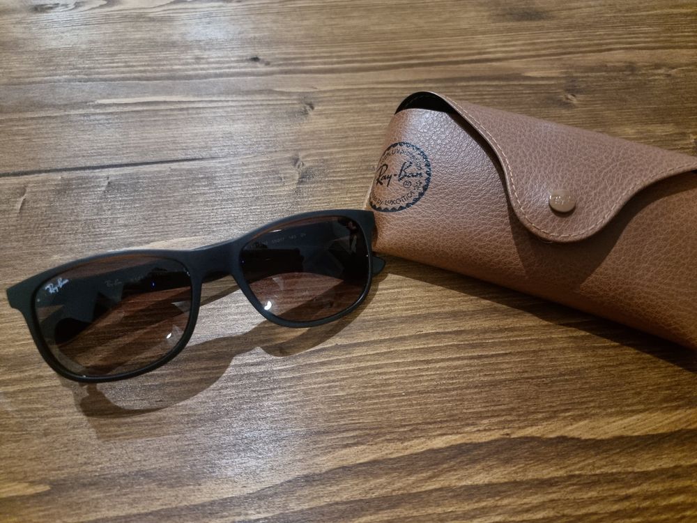 Sonnenbrille Ray Ban (Gebraucht) in Unterägeri für CHF 21 – mit ...