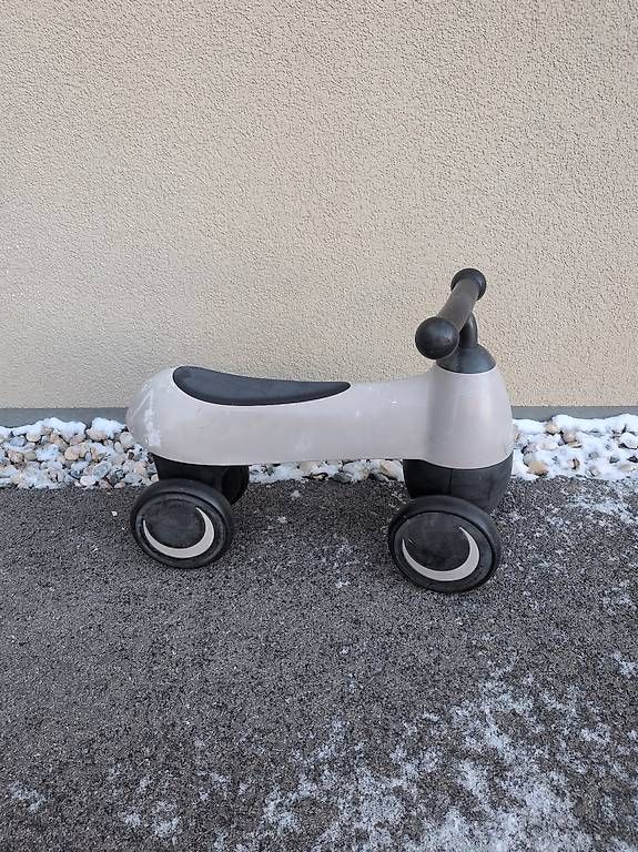 Quadricycle pour enfant / vélo à 4 roues (D'occasion) à St-Aubin-Sauges ...