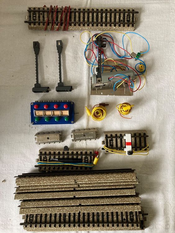 Märklin Gleise und Signale (Gebraucht) in Regensdorf für CHF 21 – mit ...