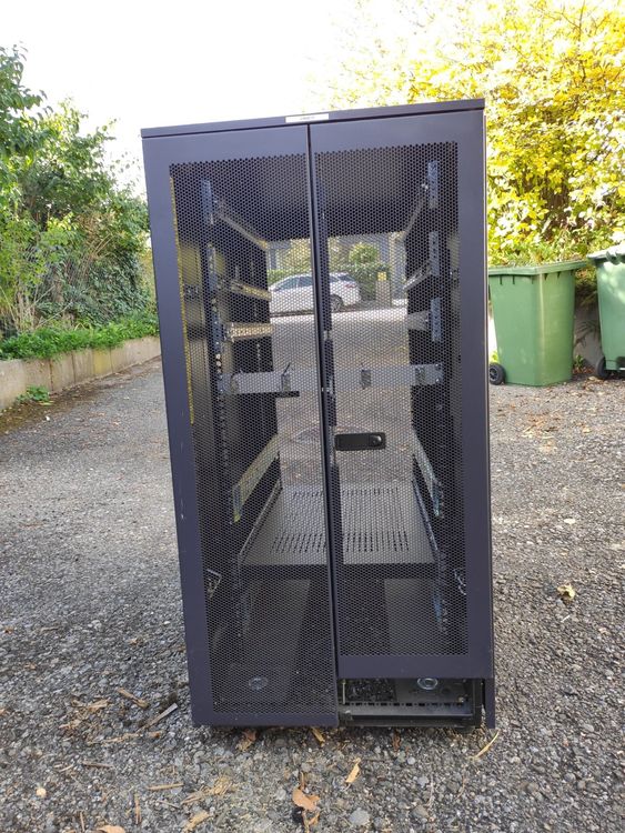 19" Rack - 24 HE - Serverschrank auf Rollen (Gebraucht) in Zuchwil für ...