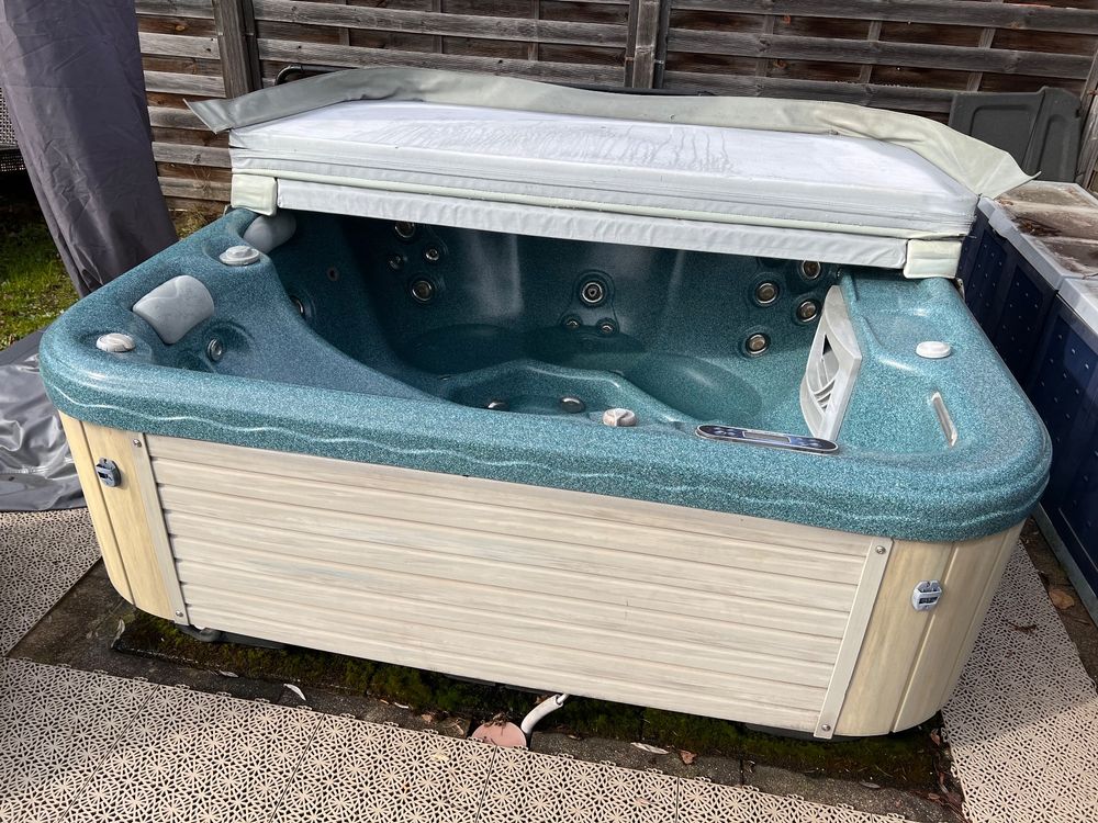 Whirlpool, Jacuzzi von Balboa 2mx2m (Defekt) in Lachen SZ für CHF 255 ...