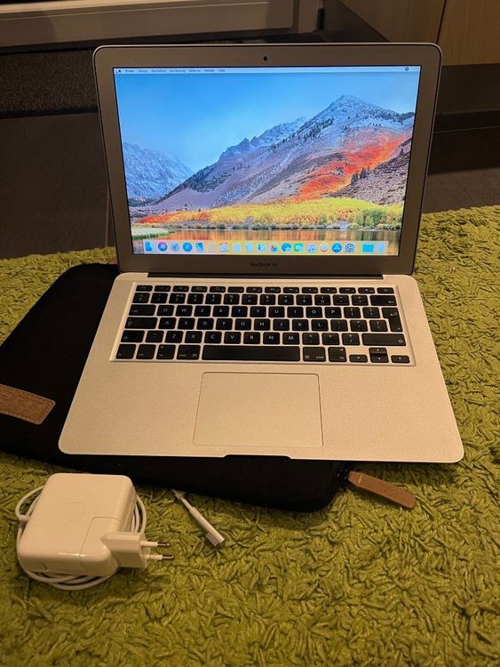 Apple MacBook Air 2010 mit SSD neu installiert Laptop (Gebraucht) in ...