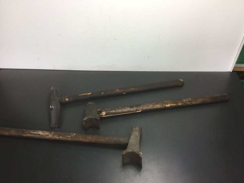 Verschiedene alte Schmiedehämmer Holz Stiele defekt (Gebraucht) in ...