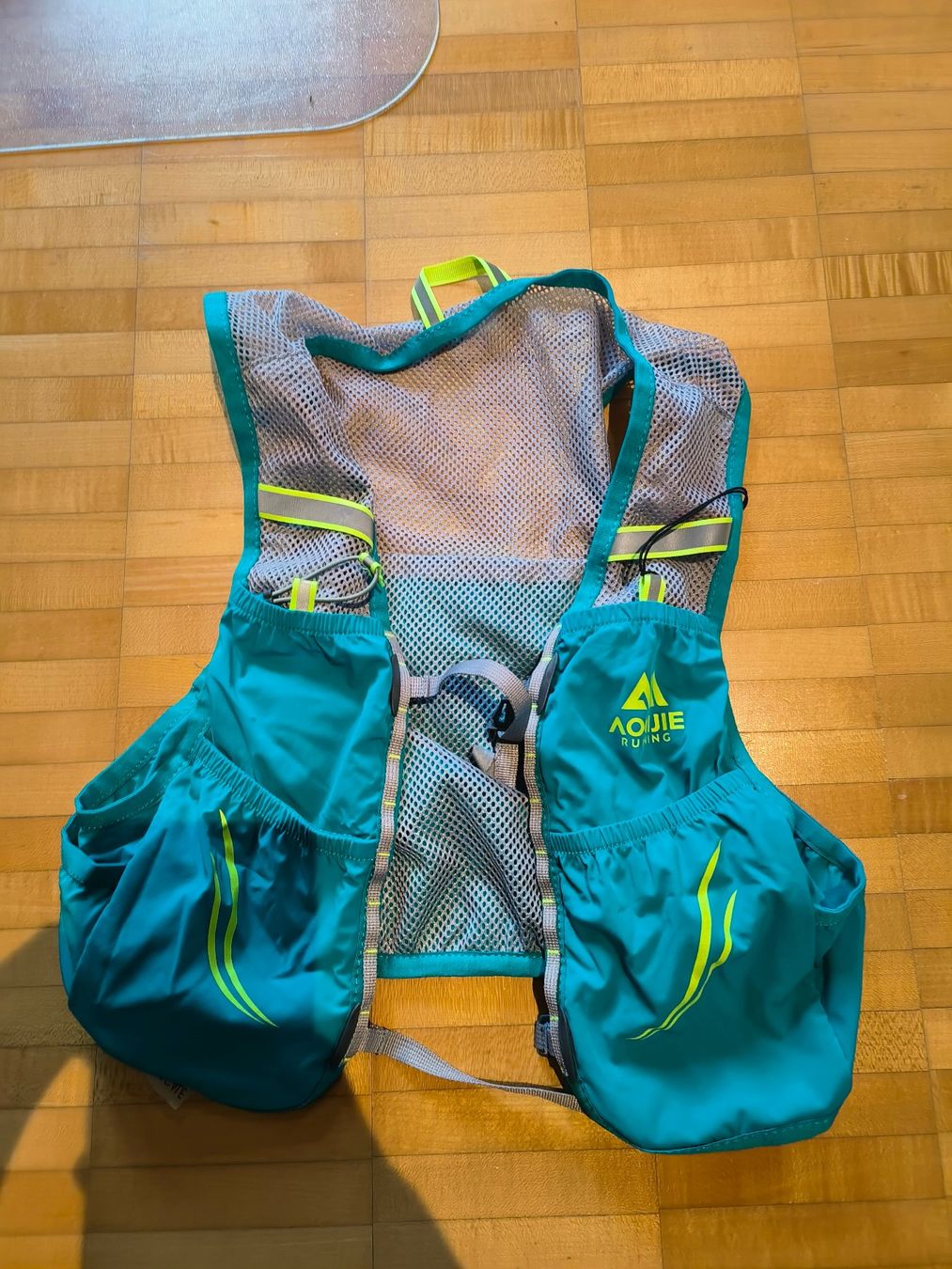 Running Vest - Aonijie C932S 2.5L M-L (klein geschnitten) (Gebraucht ...