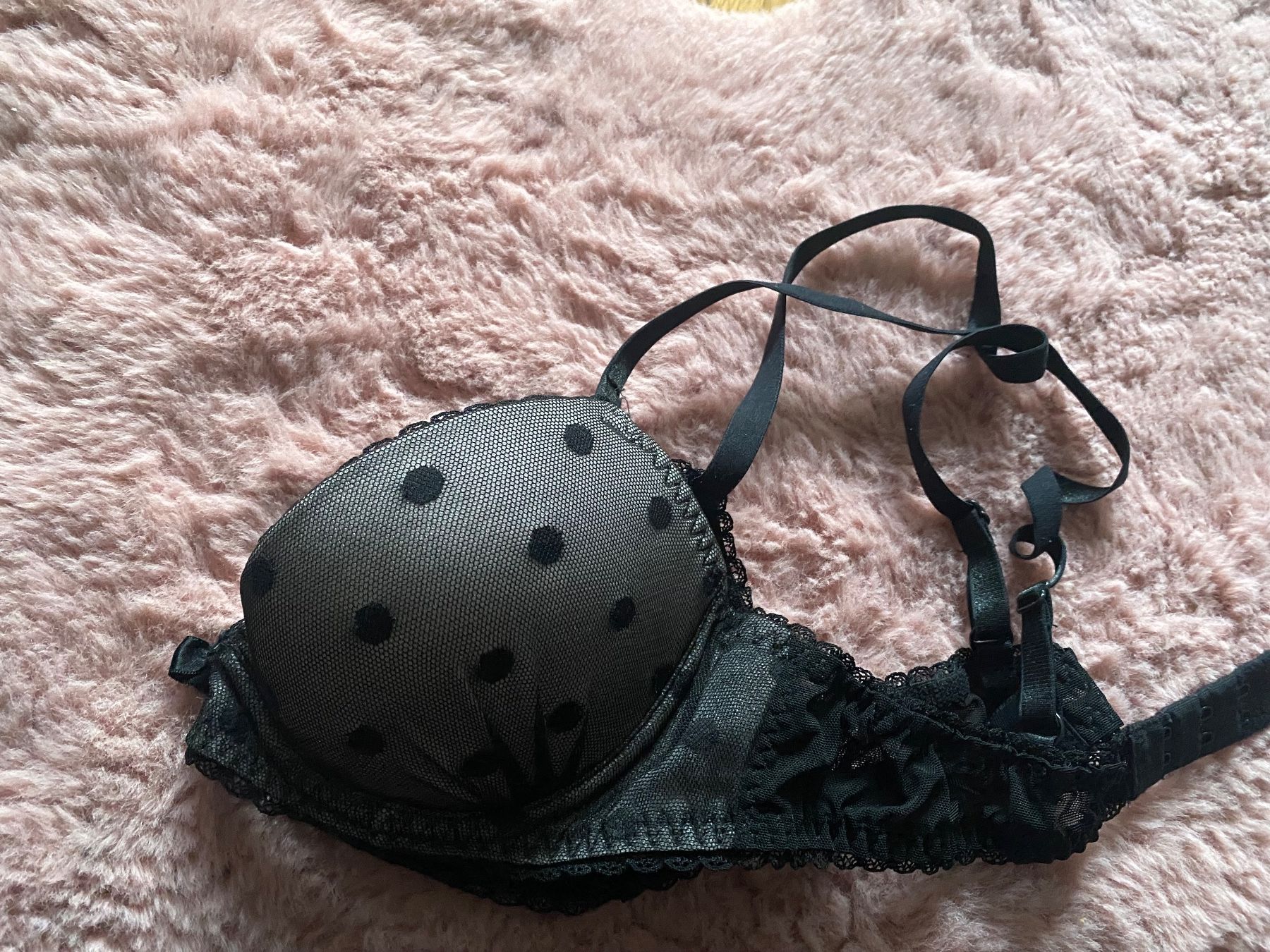 À vendre : un Soutien-gorge noir rose à pois, 75A (D'occasion) à Morges ...