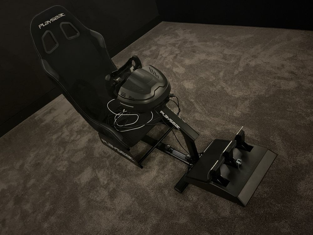 Thrustmaster T300 RS GT & Playseat Evolution | Kaufen auf Ricardo