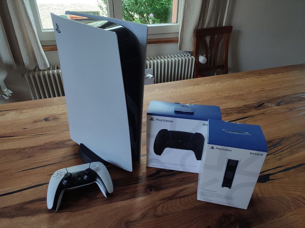 PS5 Disc Edition + 2 Controllers + SSD 1TB +Charging station | Kaufen ...