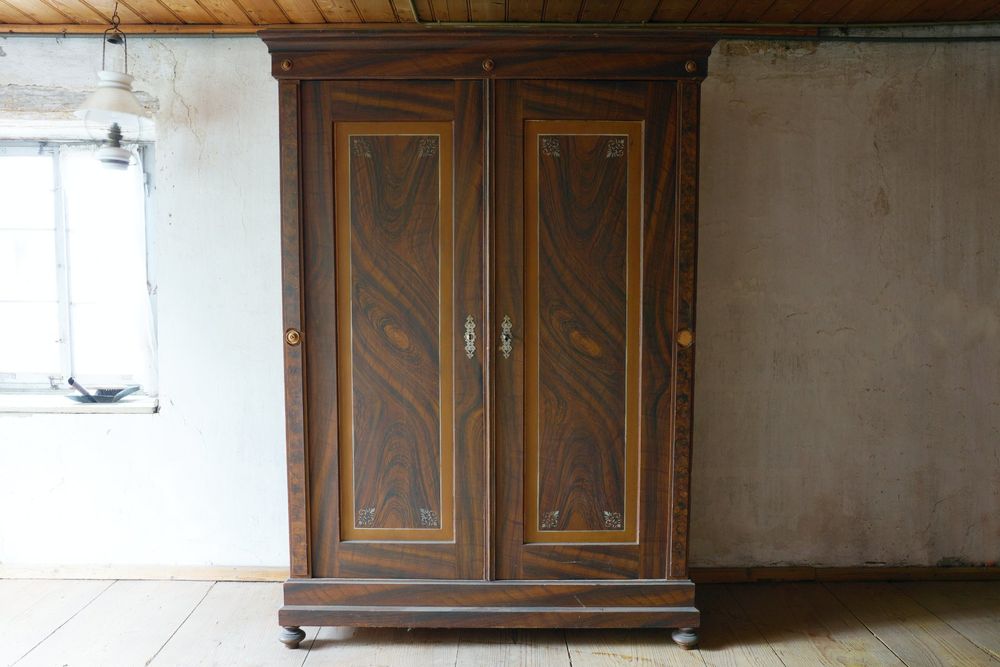 Antiker Kleiderschrank (Gebraucht) in Oetwil am See für CHF 51 – nur Abholung auf Ricardo kaufen