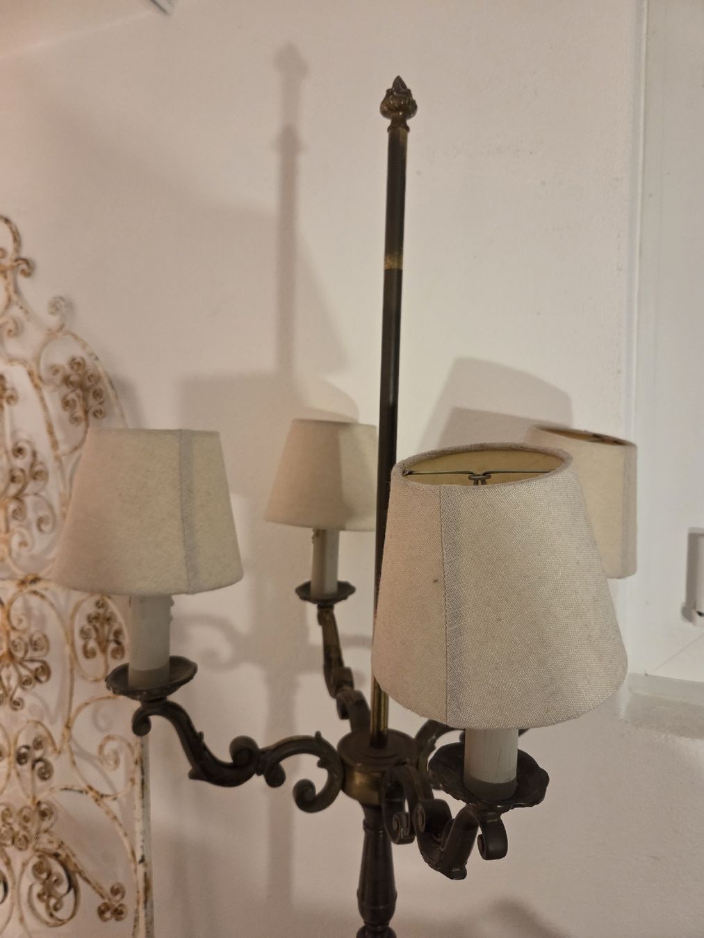 Stehlampe aus Eisen, muss vom Fachmann repariert werden (Defekt) in ...