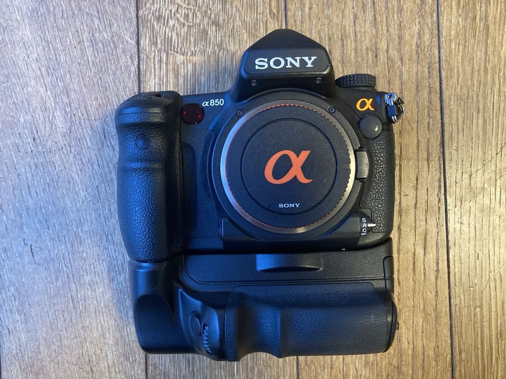 Sony Alpha 850 mit Batteriehandgriff wie neu (Neu (gemäss Beschreibung ...