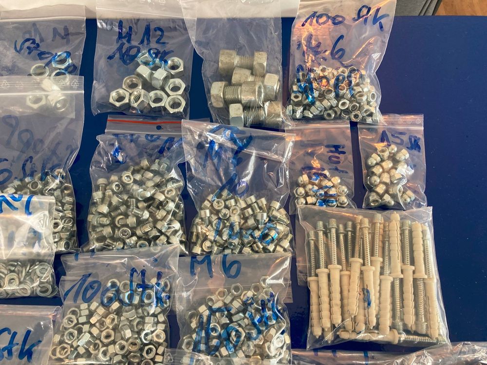 Umfangreiches Schraubensortiment - M 3 M 20 Splinten Dübel | Kaufen auf ...