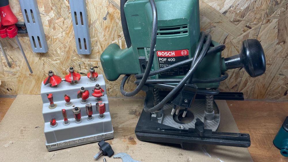 Oberfräse BOSCh POF 400 mit HM Fräsersatz (Gebraucht) in St-Gingolph ...
