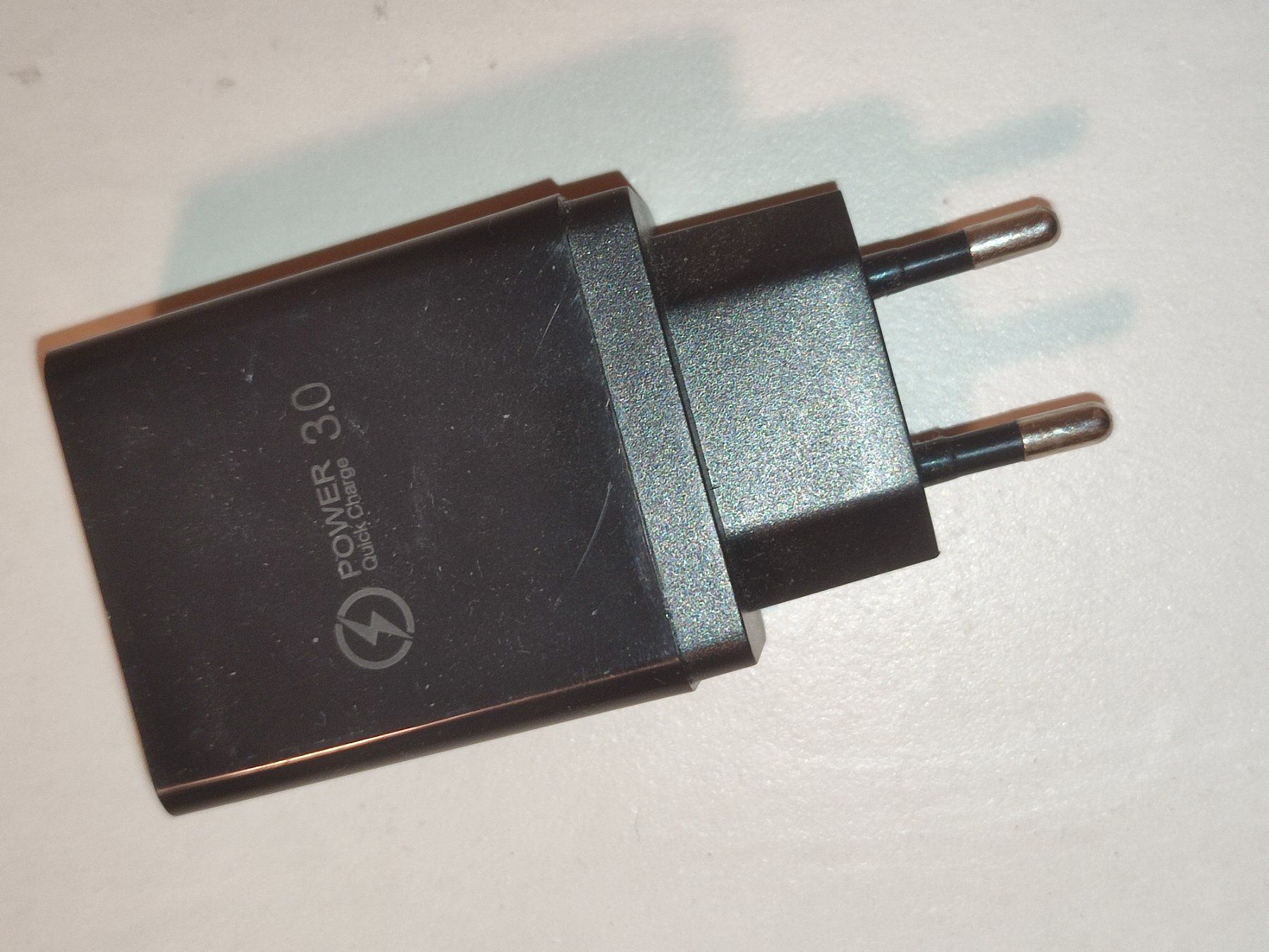 Neuwertiger USB-Ladestecker mit 3 Ports, 3.1A/15W (Gebraucht) in ...