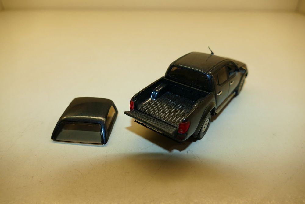 Vitesse 1:43: Mitsubishi L200 Pick-up Pritsche grau (Neu (gemäss ...