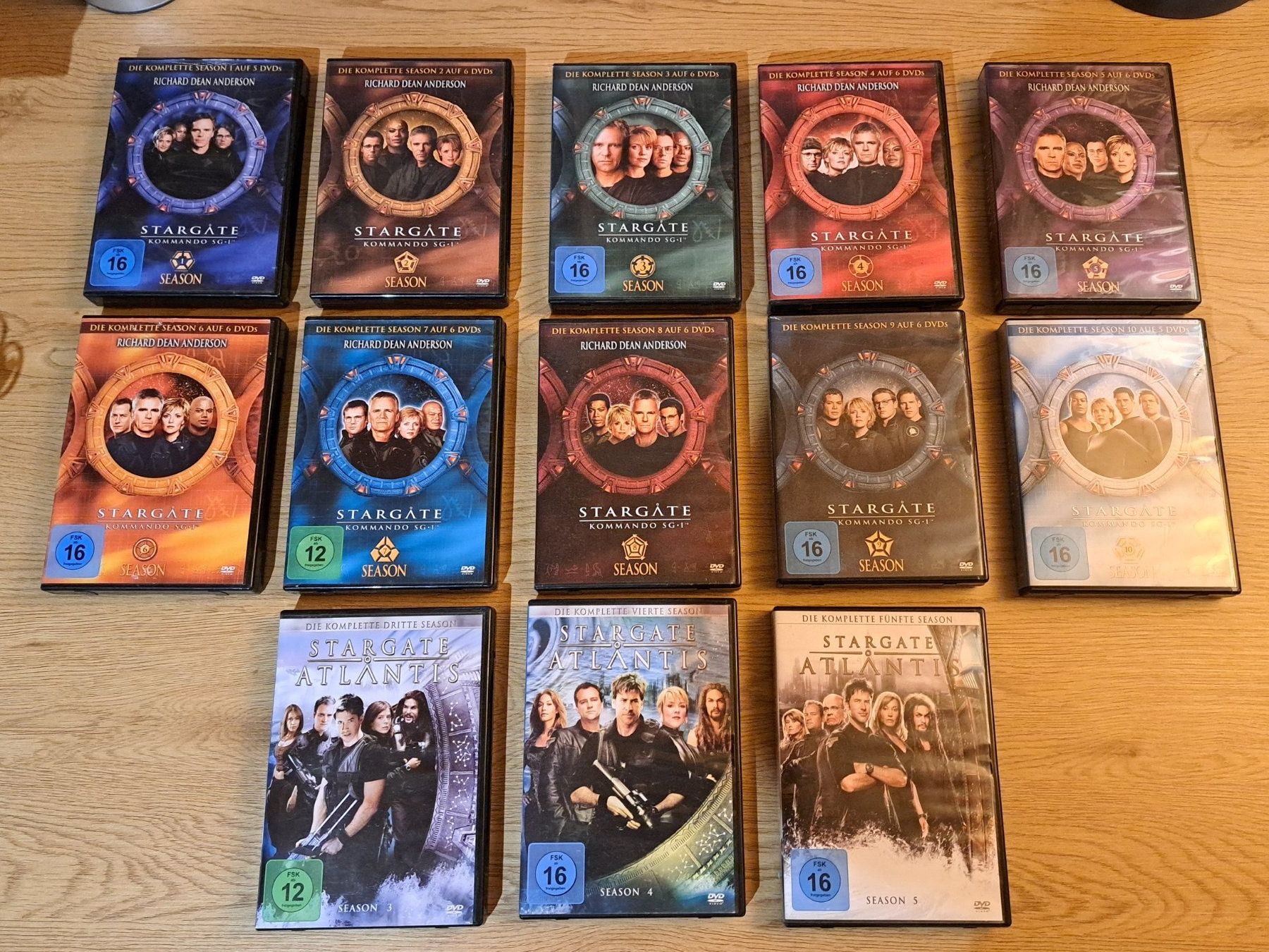 DVD Stargate 1-10 und Stargate Atlantis 3, 4 und 5 (Gebraucht) in ...
