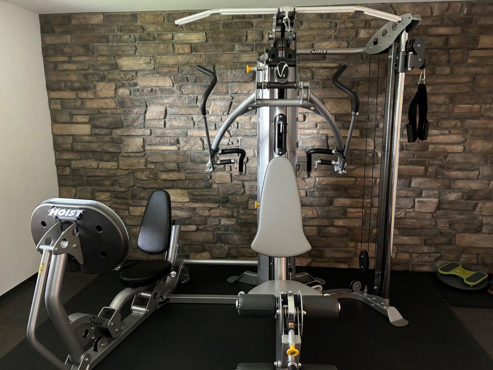 Kraftstation HOIST Homegym Fitnessstudio Zuhause 💪 (Gebraucht) in Lienz für CHF 2900 – nur ...