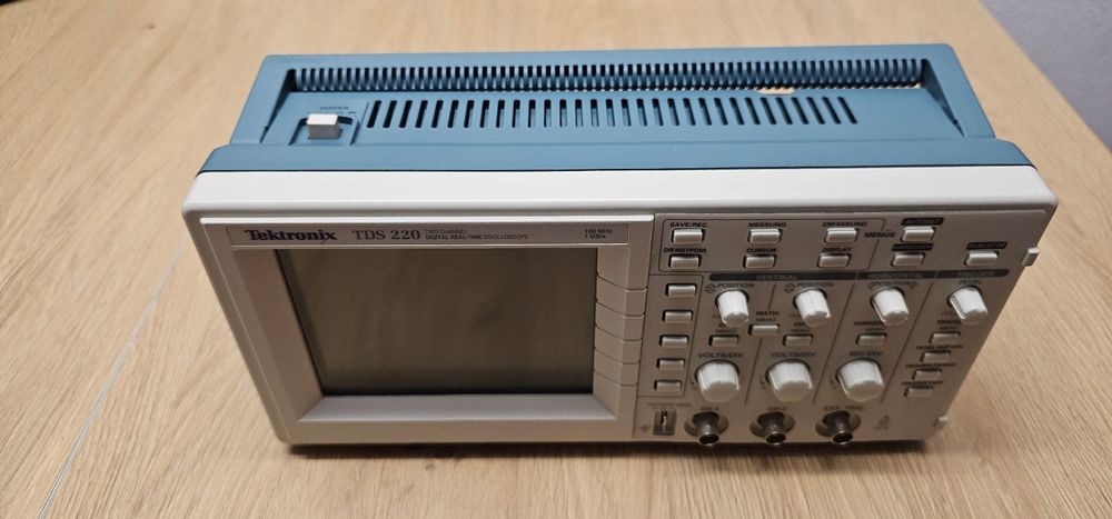 Tektronix TDS220 Oszilloskop 100MHz | Kaufen auf Ricardo