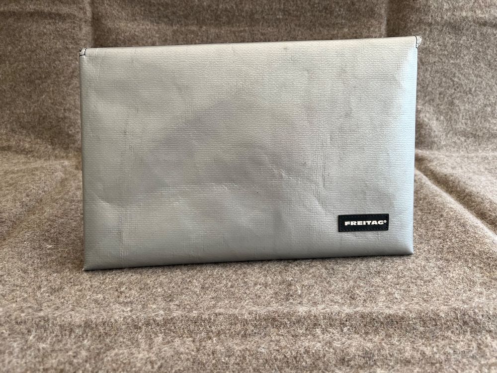FREITAG Laptop Sleeve grau | Kaufen auf Ricardo