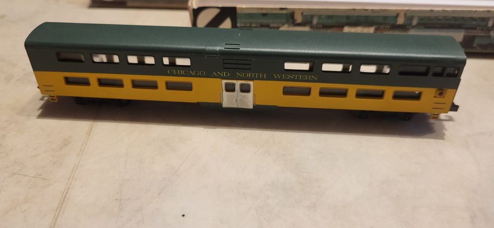 Arnold Spur N USA Bi Level C&NW Personenwagen Ovp 2x (Gebraucht) in ...