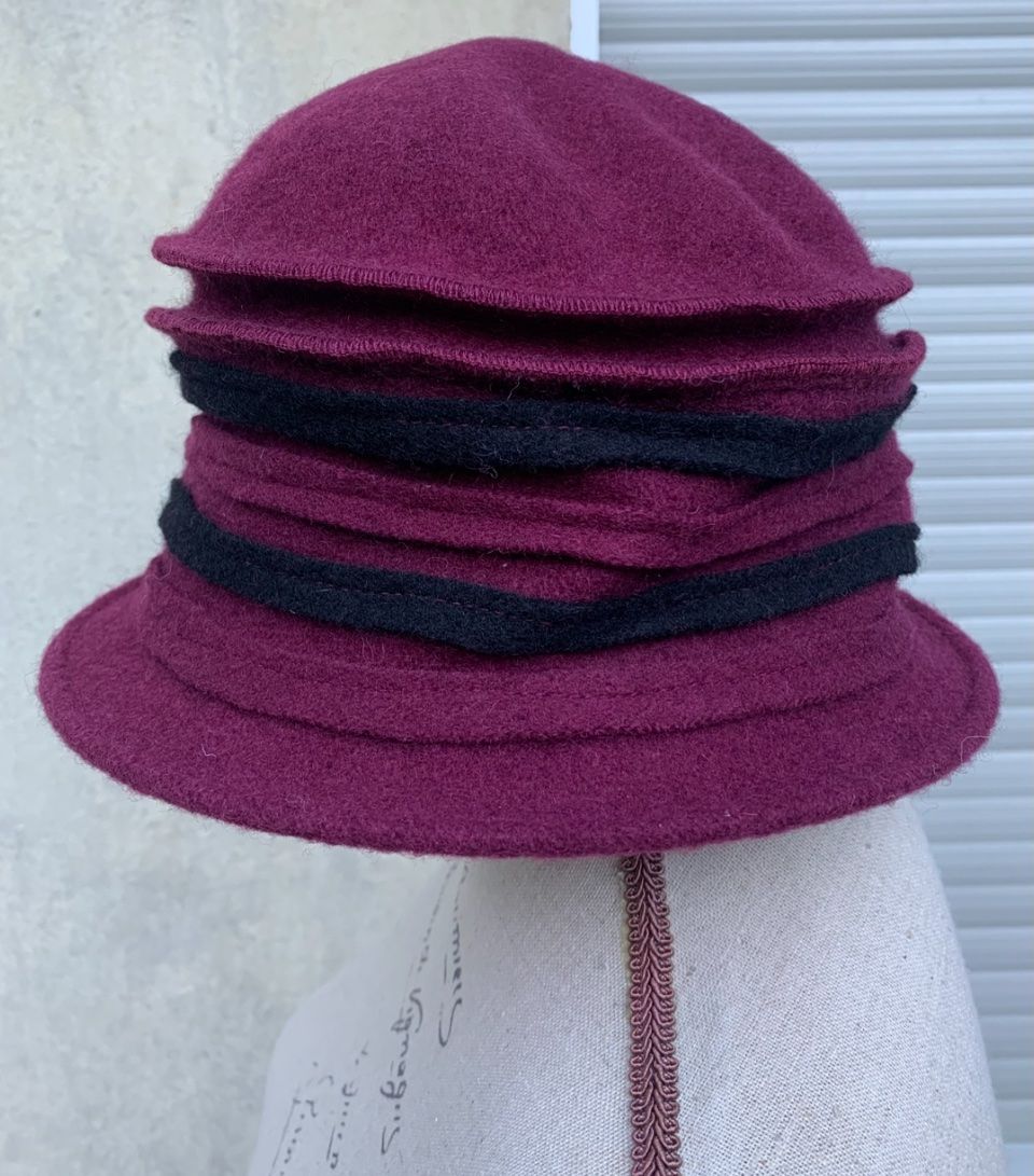 Superbe chapeau cloche 100%LAINE bordeau et noir ONE SIZE (Neuf (Voir ...