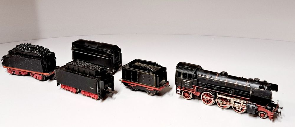 Konvolut 4 Tender + uralte Dampflokomotive Märklin DA800 (Gebraucht) in ...
