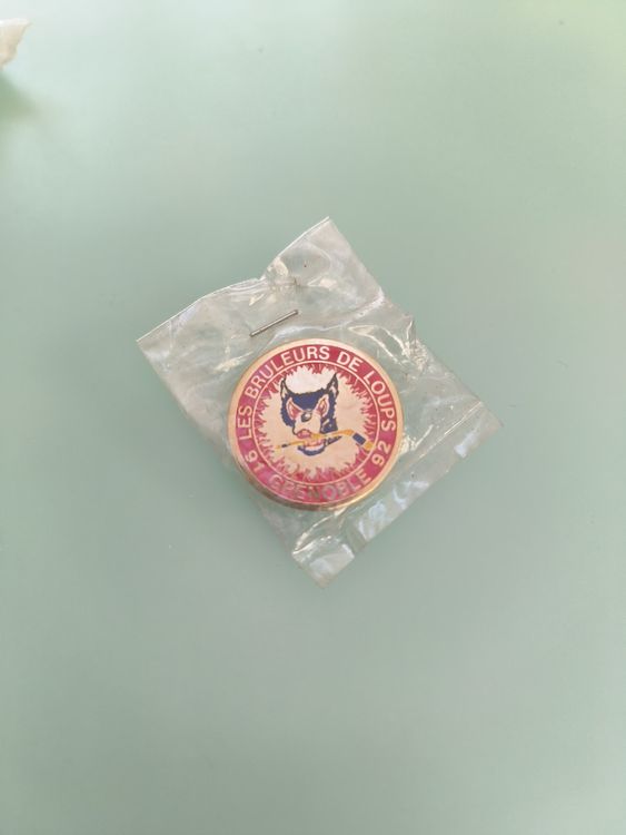 pin's les brûleurs de loups Grenoble 1991 (D'occasion) à Lignières pour ...