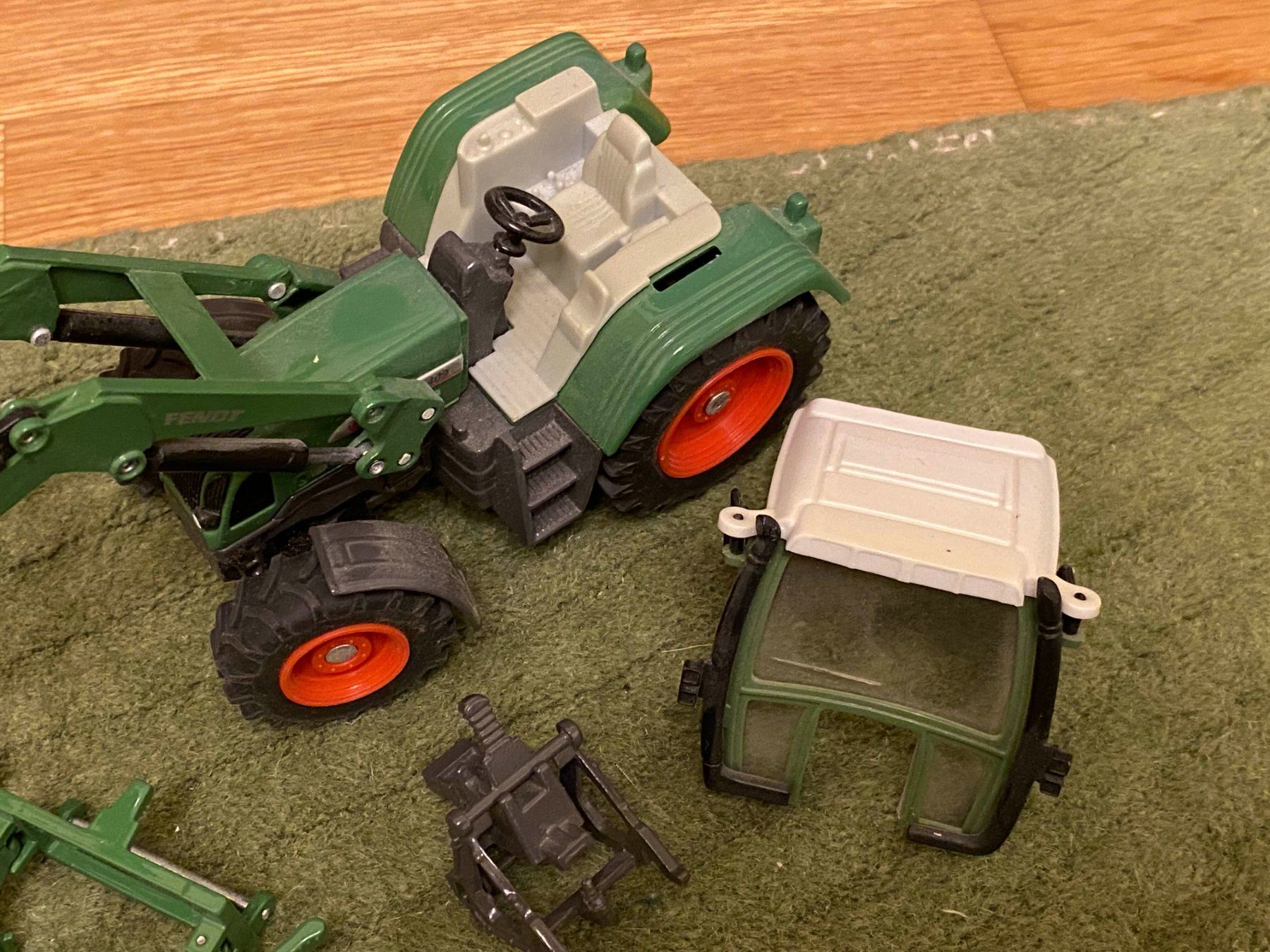 Fendt Traktor mit Zubehör, gebraucht, Top Zustand! (Gebraucht) in ...