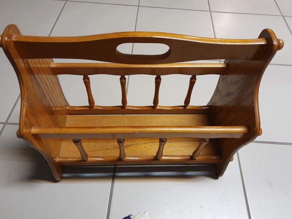 Vintage Zeitungsständer aus Holz (Gebraucht) in Kloten für CHF 20 – nur Abholung auf Ricardo kaufen