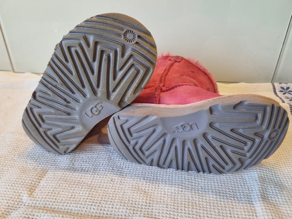 UGG Boots, pink. Grösse 23.5 (Gebraucht) in Hinterkappelen für CHF 15 – mit Lieferung auf ...