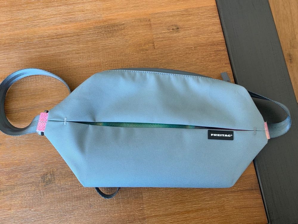 Freitag Phelps mit rosa / pink (Gebraucht) in für CHF 89 – mit ...