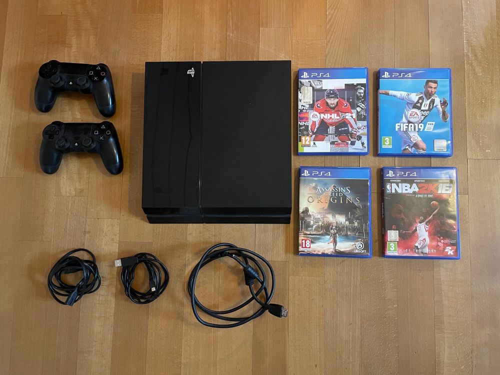 Playstation 4 + 2 Controller + 4 Spiele (Gebraucht) in Rutschwil (Dägerlen) für CHF 250 – mit ...