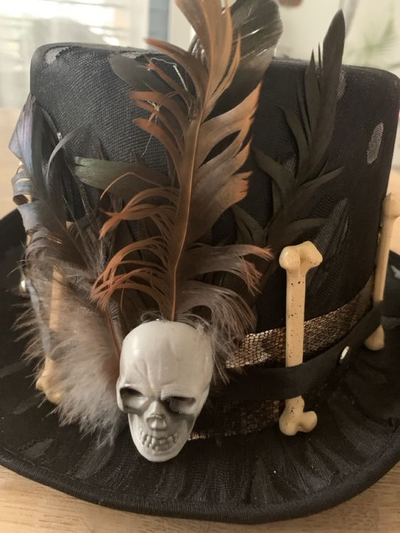 Hut💀 mit Federn und Knochen - Einzigartig! (Neu (gemäss Beschreibung ...