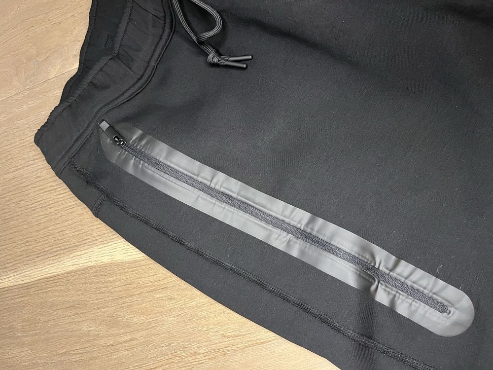 Nike X NOCTA Tech fleece Joggers L (Neu und originalverpackt) in Genève für CHF 39 – mit ...