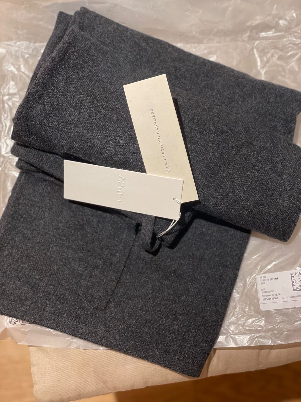 Neu 100% Cashmere Hose von Arket, Gr. M Anthrazit NP 249 Fr. (Neu und ...