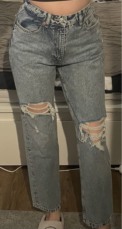 Zara ripped Mom Jeans (Gebraucht) in für CHF 7 – mit Lieferung auf ...