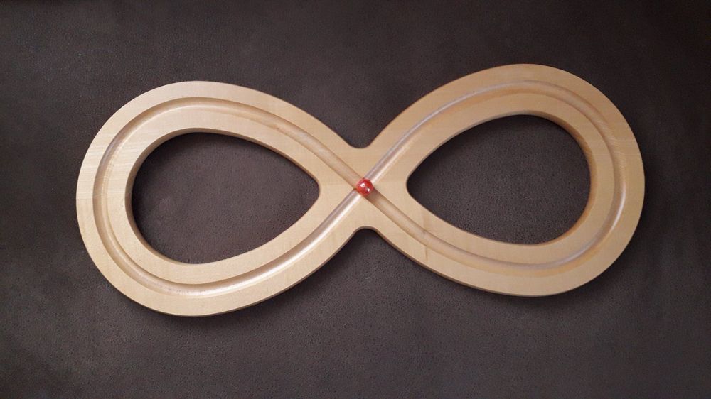 Liegende acht aus Holz (Gebraucht) in Hasle LU für CHF 10 – mit ...