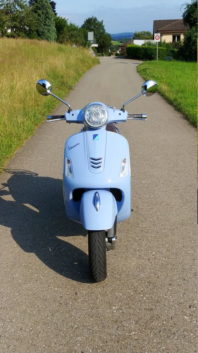 Piaggio Vespa GTS 300 Super ABS/ASR (Gebraucht) in Russikon für CHF 4880 – nur Abholung auf ...