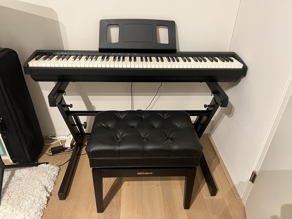 Roland FP-10 Keyboard with Stand and Chair | Kaufen auf Ricardo