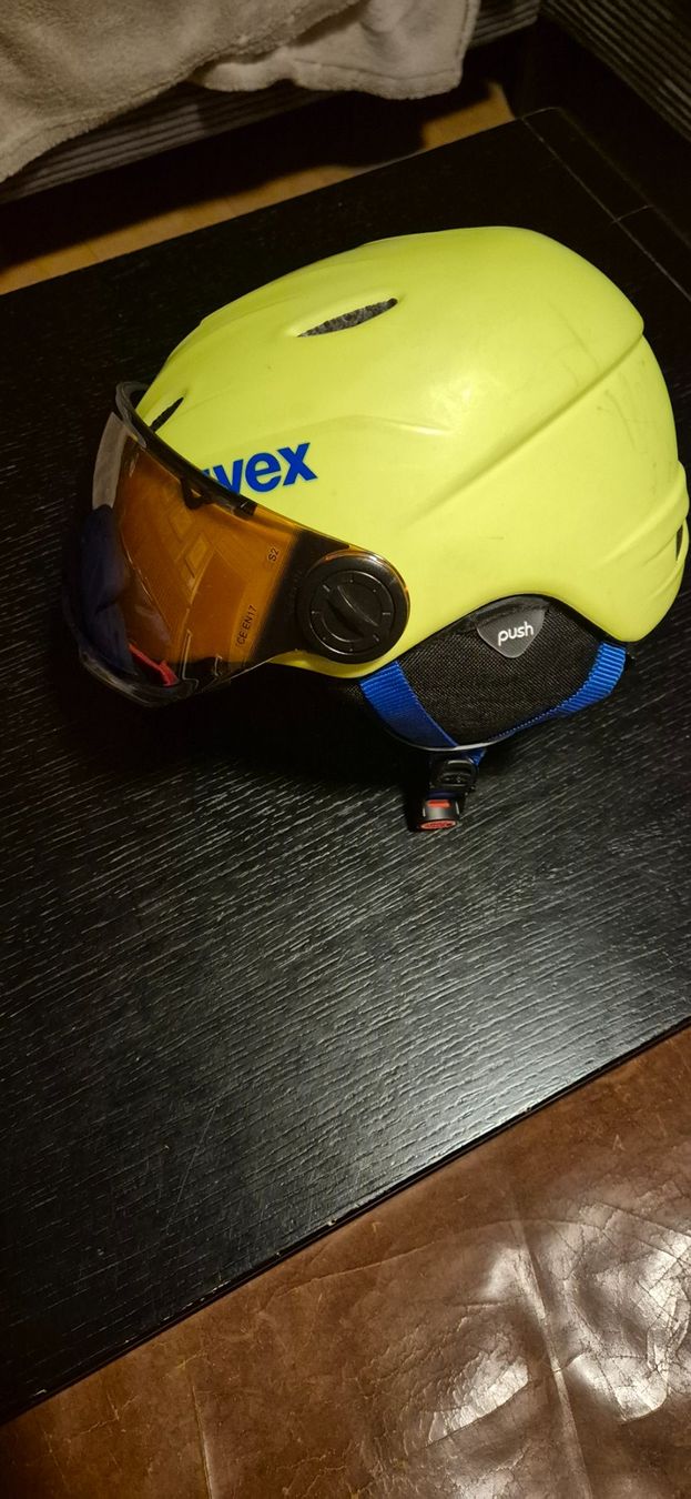 Uvex Visor Skihelm (Gebraucht) in Buchs SG für CHF 10 – mit Lieferung ...