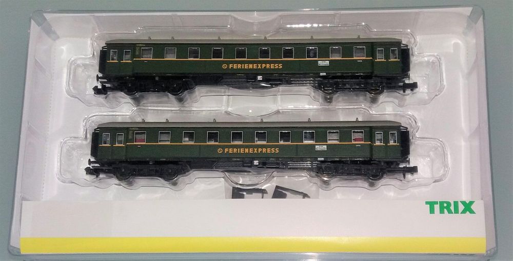 Minitrix 15759 - Wagen-Set mit 2 Eilzugwagen "FERIENEXPRESS" | Kaufen ...