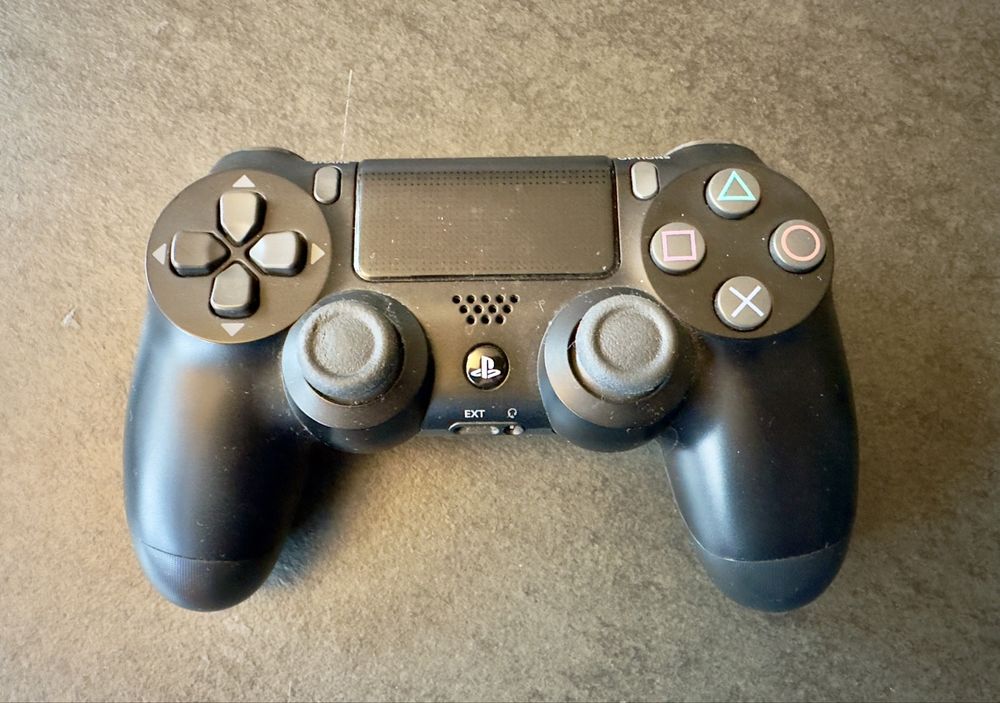 Playstation 4 Controller schwarz / Sony PS4 (Gebraucht) in Liestal für CHF 23 – mit Lieferung ...