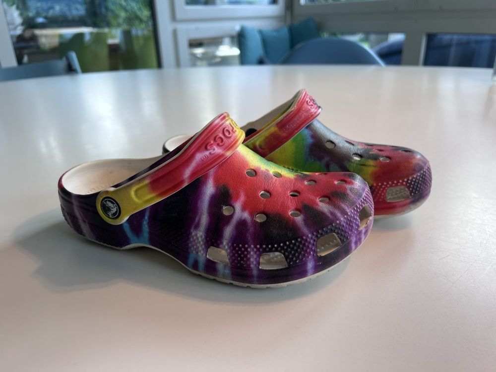 Coole Crocs, Gr. 36/37, mit Batikmuster für den Sommer! (Gebraucht) in ...