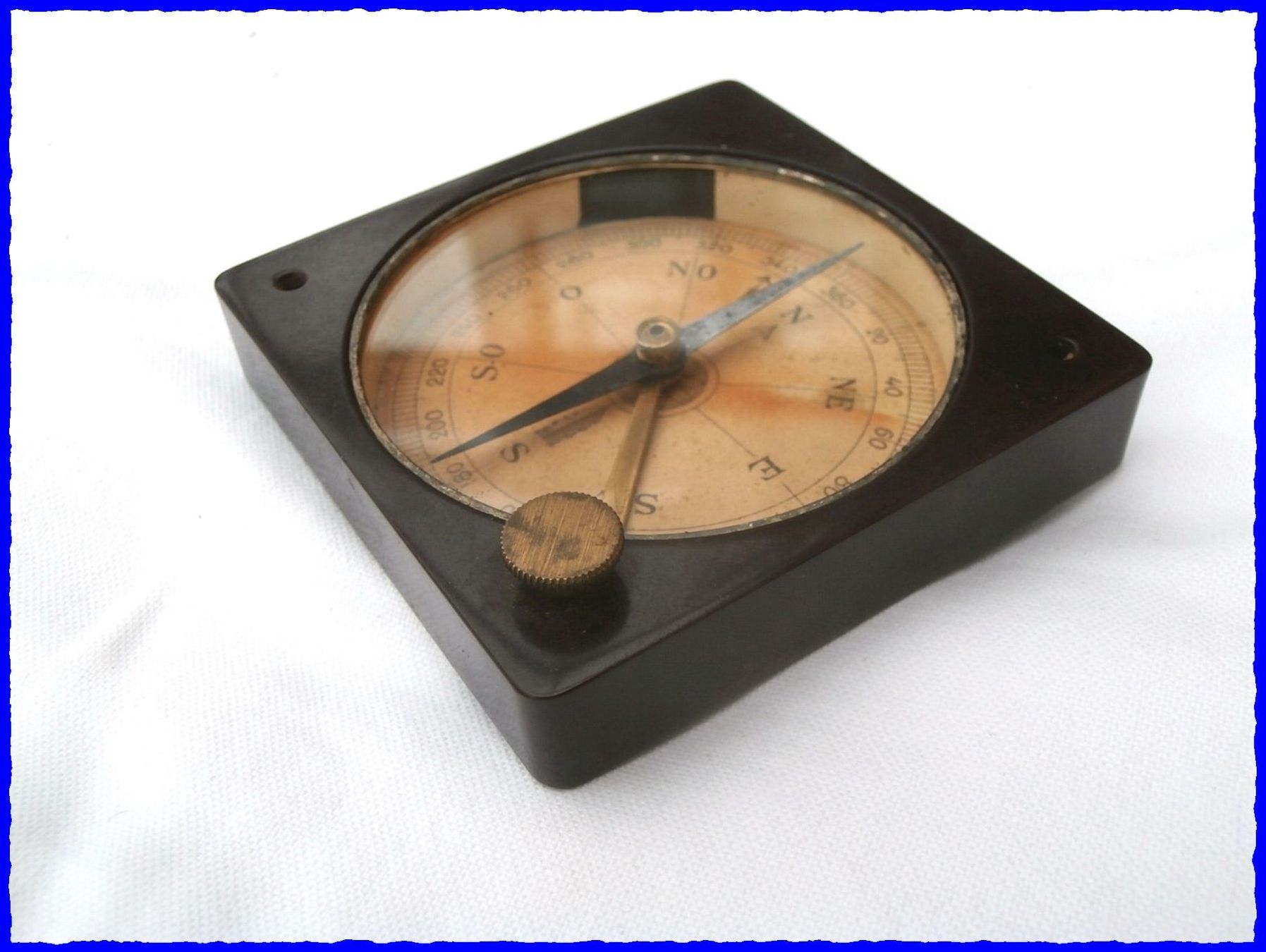 Antiker KOMPASS mit Gehäuse aus Bakelit (Gebraucht) in Worblaufen für CHF 39 – mit Lieferung auf ...