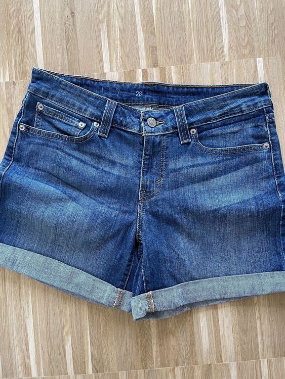Jeansshorts von Levi’s (Neu und originalverpackt) in Basel für CHF 25 – mit Lieferung auf ...