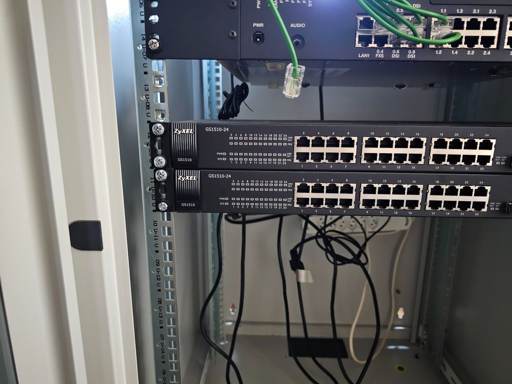Mitel 430 und ZyXEL Gs1510-24 Telefonanlage, für Unternehmen (Gebraucht ...