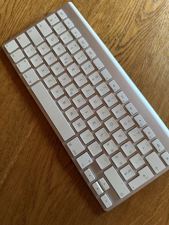 Apple Magic Keyboard CH-Layout (Gebraucht) in Huttwil für CHF 20 – mit ...