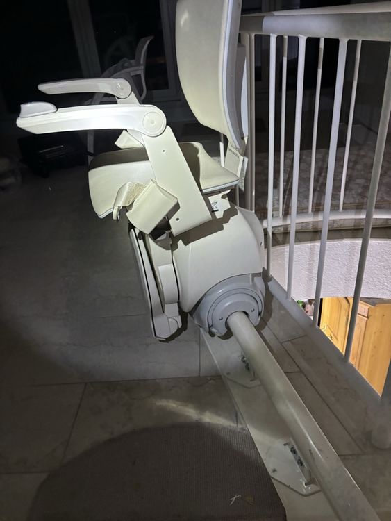 Sitzlift für eine Wendeltreppe zu verkaufen. Die höhe ist… (Gebraucht ...