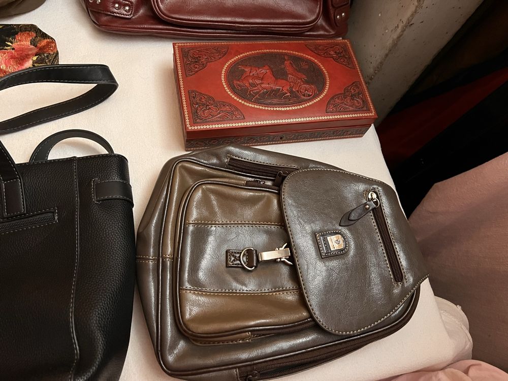 Verschiedene Taschen und ... (33) (Gebraucht) in Illnau-Effretikon für ...