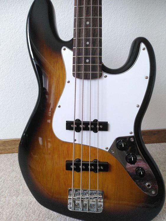 Bass + Bassverstärker von der Marke Fender (Gebraucht) in Luzern für CHF 235 – nur Abholung auf ...
